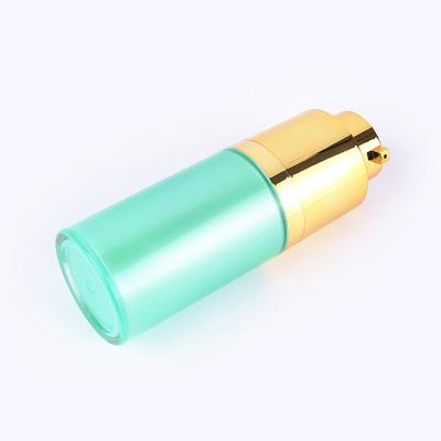 Cina 15ML 30ML 50ML verde di plastica PP torcere fino pompa oro OEM rotonde bottiglie senza aria cosmetici in vendita