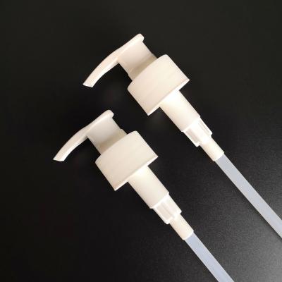 China In stock 28 410 white plastic ribbed thread screw auto locked lotion pump for sale
