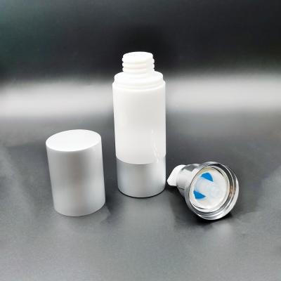 Cina Bottiglia cosmetica dello spruzzo della pompa senz'aria UV di placcatura 100ml pp in vendita