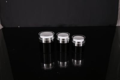 Cina Forma rotonda riutilizzabile del gel 15ml del barattolo senz'aria acrilico crema della pompa in vendita
