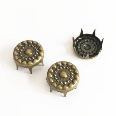China Antique Brass Studs with 7 Prongs for Bags; Embossed Metal Studs with Antique Brass Finish for sale