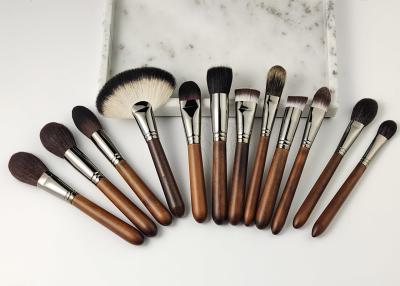 Cina Il punto culminante cosmetico sintetico di Taklon dell'alto grado ha affusolato la polvere di trucco spazzola la fabbrica creativa della Cina degli strumenti di trucco in vendita