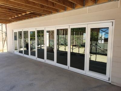 Cina 1.0mm-2.0mm Porte pieghevoli in alluminio Diversi colori per la decorazione della casa in vendita
