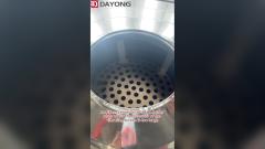 Buffer plate at the feed inlet of the rotary vibrating screen
