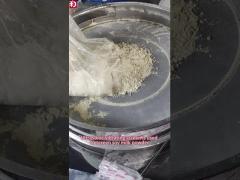 Ultrasonic vibrating screen is used to screen soy milk powder.