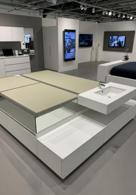 China Floating Platform Tatami Bed with Mirror-Edge in 304 Stainless Steel for sale