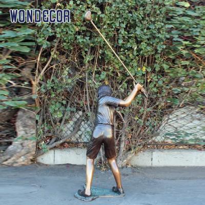 Cina Decorazione su misura del giardino, statua bronzea a grandezza naturale degli adolescenti che giocano golf in vendita
