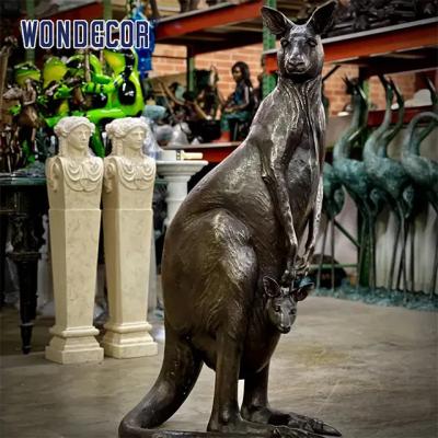 Cina Metallo che fonde la decorazione zoologica della statua a grandezza naturale del canguro in vendita