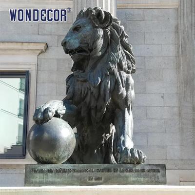 China Animal Art Large Bronze Lion Statue Life Size Metal Casting And Polishing for sale