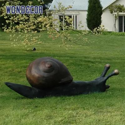 Cina Scultura bronzea della lumaca della grande del giardino del prato inglese decorazione animale del metallo in vendita