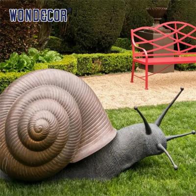 Cina Scultura bronzea della lumaca della grande del giardino del prato inglese decorazione animale del metallo in vendita