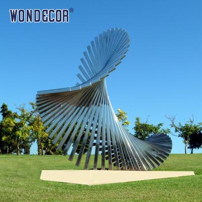China 3d Stainless Steel Sculpture Artists Lottery Gradual Spiral Square Tube Geometry Te koop