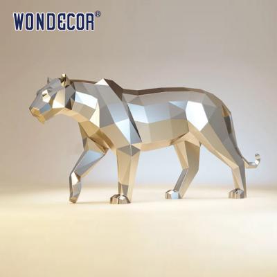 Cina Majestic Forged Metal Sculpture Large Scale Public Art Geometric Tiger in vendita