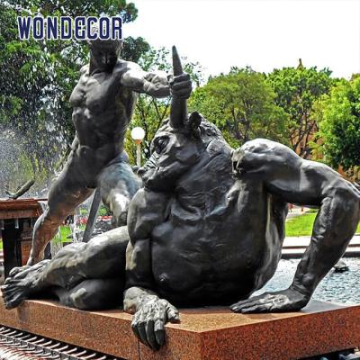 中国 Expressive Large Bronze Sculpture Greek Mythological Figures Minotaur And Theseus 販売のため