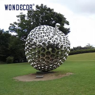 Cina Metal Art Large Stainless Steel Garden Sculptures Hole Digging Apple in vendita