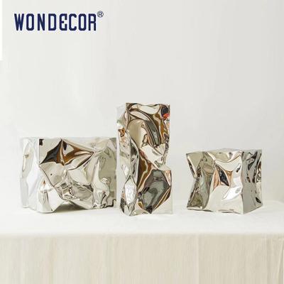 Cina Indoor Modern Art Metal Abstract Mirror Polished Geometric Stainless Steel Sculpture in vendita