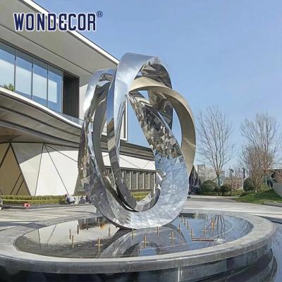 China Escultura de fonte de aço inoxidável grande para o exterior Anel giratório geométrico irregular à venda