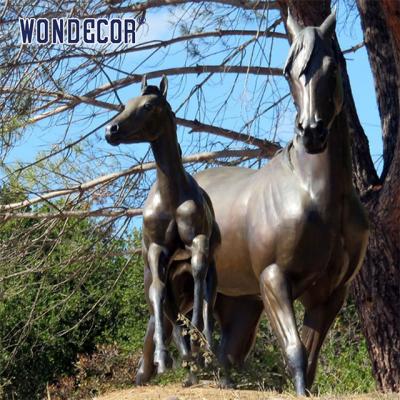 Cina Dimensioni della vita Lifelike Metal Animal Bronze Bronzo inglese Statue di cavallo purosangue in vendita