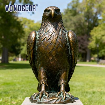 China Life-Size Realistic Bronze Eagle Metal Animal Sculpture, Handcrafted Artwork for Outdoor Decor & Landscape Ornament for sale