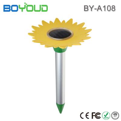 China 2018 new developed solar mole snake repeller with garden yard for sale