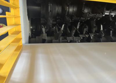 Cina 1000 kg/ora Produttività Trinciatrici per cartoni ondulati e tubi per la lavorazione Distanza 90-250 mm in vendita