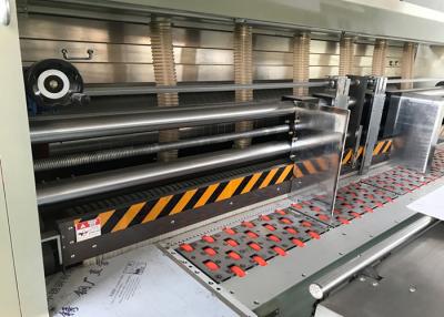 Cina Lo stampatore Slotter di Flexo della prova della polvere muore taglierina con il sistema d'alimentazione di aspirazione del margine anteriore in vendita