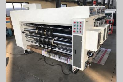 Cina Margine anteriore che alimenta la macchina automatica di ondulazione con la stampa dello Slotter rotatorio in vendita