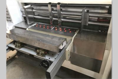 Cina Margine anteriore che alimenta la macchina automatica di ondulazione con la stampa dello Slotter rotatorio in vendita
