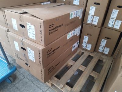 Cina HPE Proliant DL380Gen10 868703-B21 868704-B21 868705-B21 Server con 3 slot PCIe 3.0 in vendita