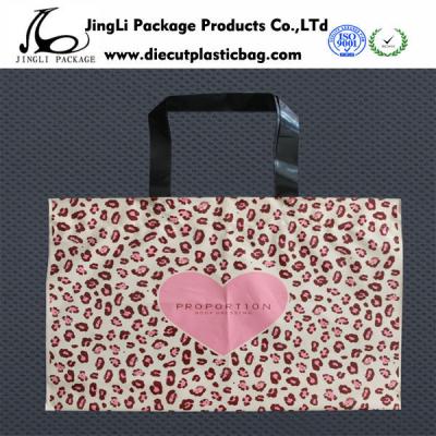 Cina le borse di trasportatore di plastica variopinte con cuore hanno stampato la borsa del regalo dell'HDPE con le maniglie della corda per comperare in vendita
