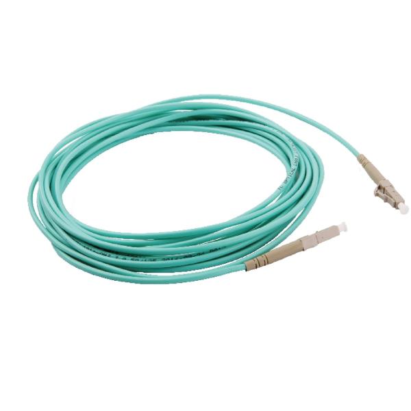 Schnittstellen für die Anlage von Fiber-Optischen Patch-Schnüren mit geringem Verlust