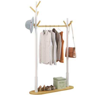 Cina Supporto di bambù del gancio dello scaffale del cappotto della struttura della camera da letto con il canestro di lavanderia in vendita