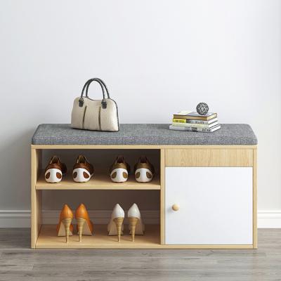Cina Organizzatore di legno Cabinet With Door della mobilia del portascarpe del FSC e cuscino molle in vendita