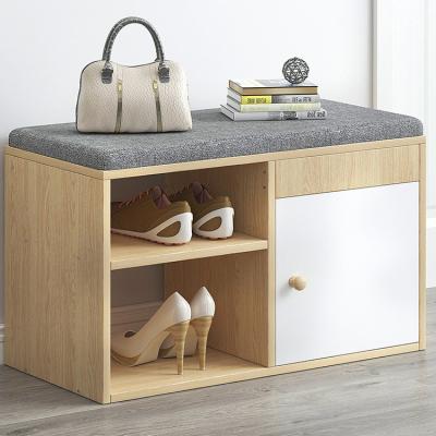 Cina Organizzatore di legno Cabinet With Door della mobilia del portascarpe del FSC e cuscino molle in vendita