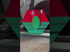 Efeitos visuais únicos com tela LED de forma hexagonal P3.2