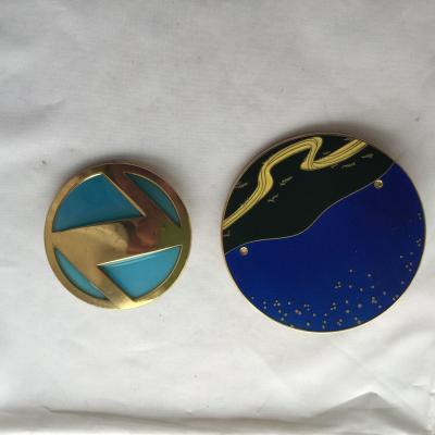 China Good Supplier Brass gold plating satained glass lapel pin badge with low price for sale