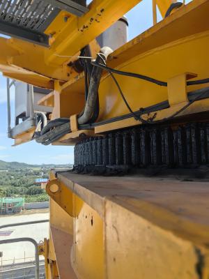 China Grúa torre Zoomlion 7025, 12 toneladas de carga máxima, 2.5 toneladas de carga en punta, moy moy 2021 en venta