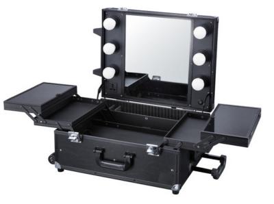 Cina Il cellulare ha acceso la stazione 1pc MOQ di trucco/la cassa di treno di trucco carrello di rotolamento con i supporti in vendita