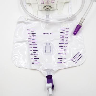 Cina Borse di drenaggio dell'urina dei prodotti eliminabili 2600ML 400CC di urologia del PVC in vendita