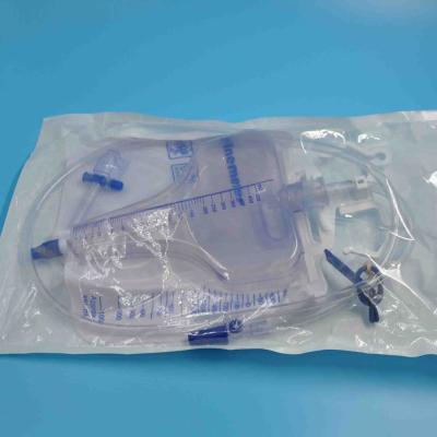 Cina Borse di drenaggio dell'urina dei prodotti eliminabili 2600ML 400CC di urologia del PVC in vendita