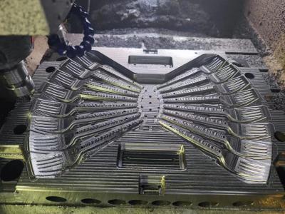 Cina High speed Disposable knife Mould with Hot-Runner For PP/PS 64cavity in vendita