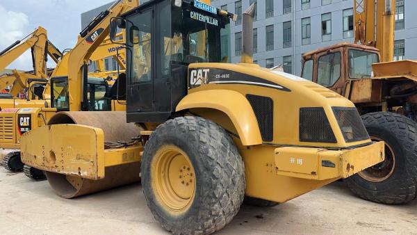 Quality Original Color Used Caterpillar CS-683E Single Drum Road Roller In Excellent for sale