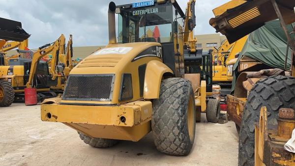 Quality Original Color Used Caterpillar CS-683E Single Drum Road Roller In Excellent for sale