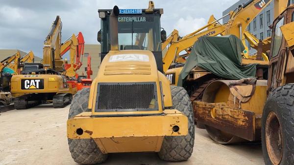 Quality Original Color Used Caterpillar CS-683E Single Drum Road Roller In Excellent for sale