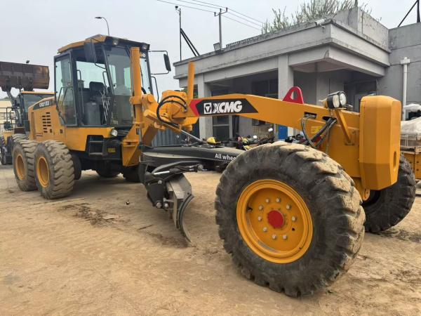Quality 6 Drive Motor Grader 2023 Year Used XCMG GR2153 Motor Grader Fuel Efficiency For for sale