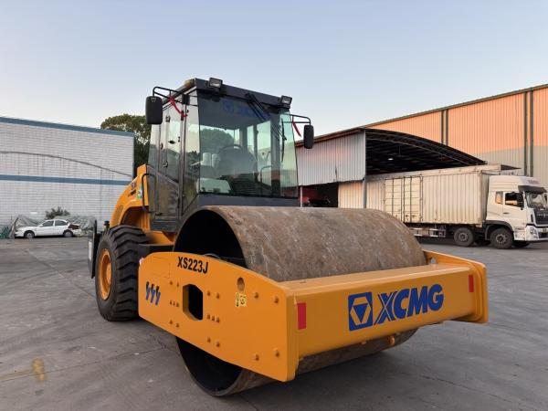 Quality Used XCMG XS223J Single Drum Compactor Easy Operation And Good Condition for sale