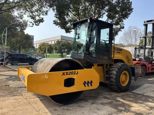 Quality Used XCMG XS202J Single Drum Road Roller With Smooth Roller for sale
