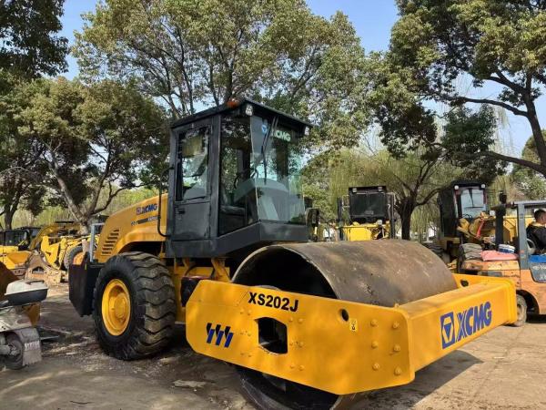 Quality Used XCMG XS202J Single Drum Road Roller With Smooth Roller for sale