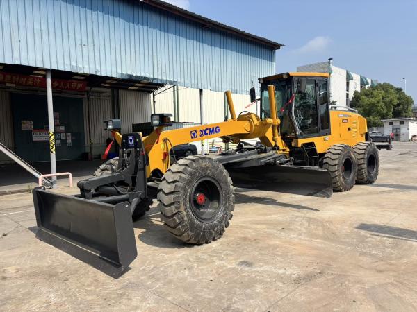 Quality 2023 Year Used XCMG GR1803 Motor Grader With Front Blade for sale
