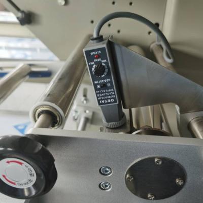 Cina Imballaggio facciale multifunzionale del soffio della macchina avvolgitrice di calore del sigillatore del pacchetto semiautomatico economico durevole del pacchetto in vendita